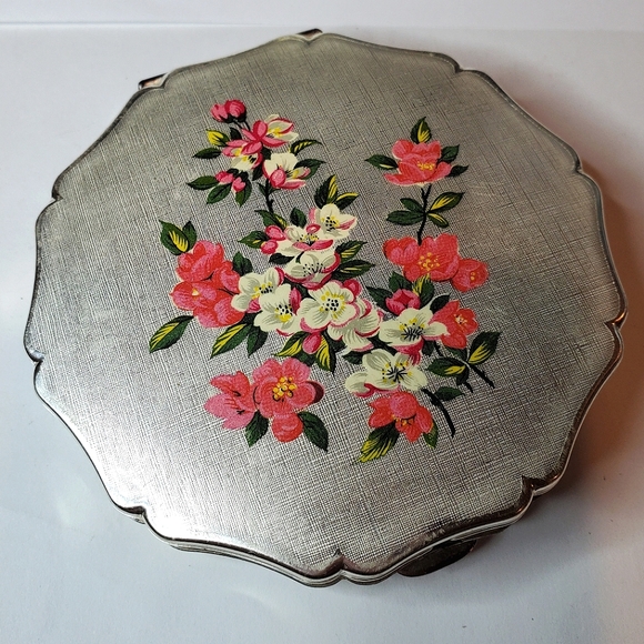 Stratton | Makeup | Rare Silver Stratton England Vintage Compact Floral ...